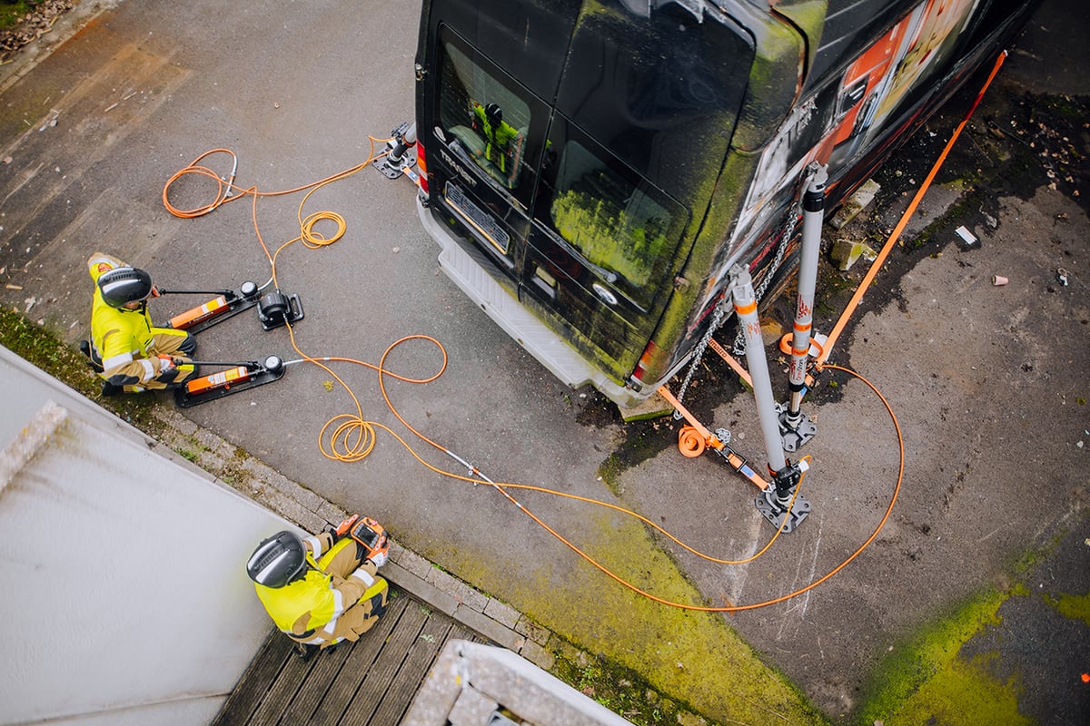 Vehicle shoring - Holmatro OmniShore